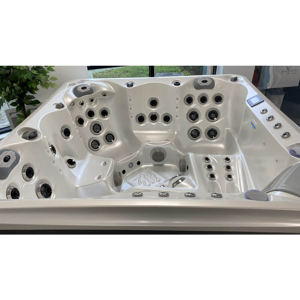 Découvrez le SPA MONACO 5 PLACES – Compact et Performant – ZIGZAG-SPA